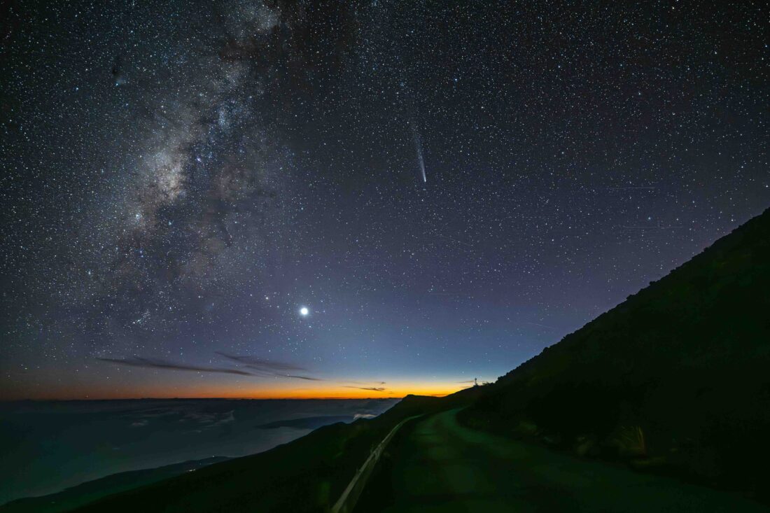 Photo of the Day: ‘Milky Way, Venus and Comet Tsuchinshan-ATLAS at ...